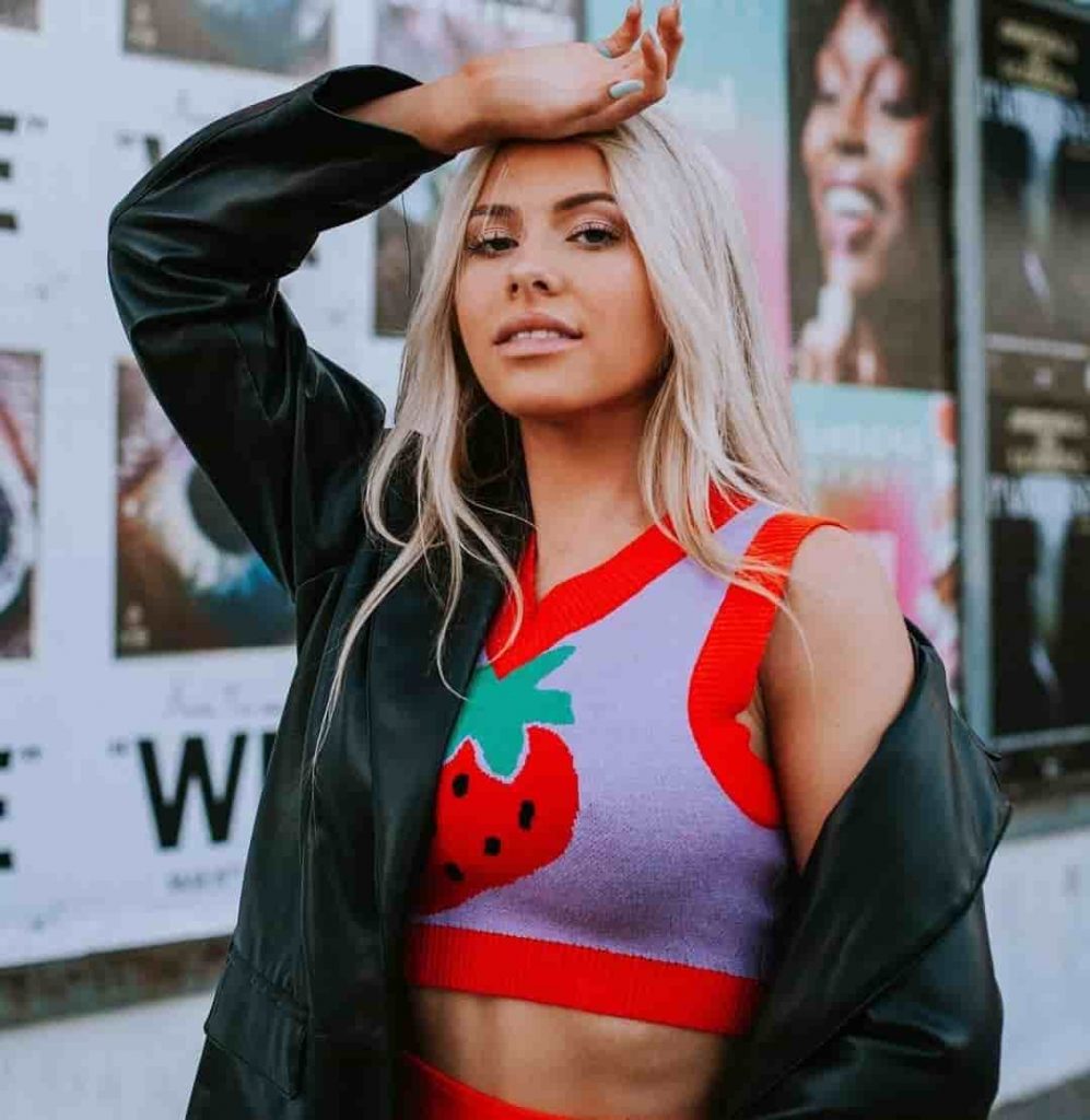 Becca Moore Net Worth, Age, Family, Boyfriend, Biography, & More